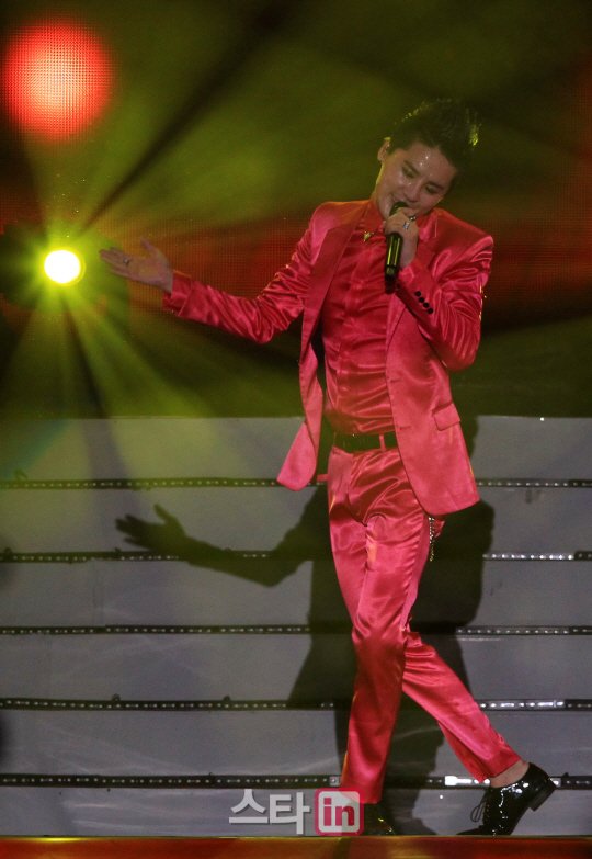 [포토]JYJ XIA 준수 '섹시한 몸짓' : 네이트 연예