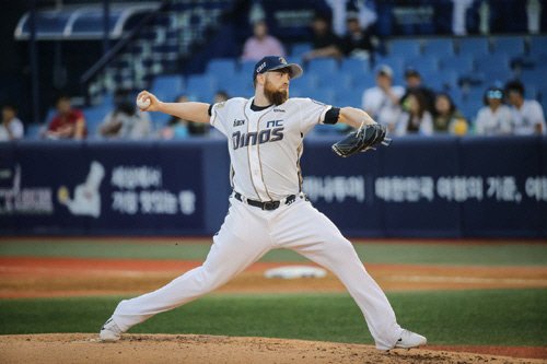 NC 해커, 로저스 제치고 KBO 8월 MVP 선정 : 네이트 스포츠