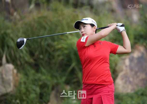 [포토]제38회 KLPGA 챔피언십 1라운드, '티샷하는 조아라' : 네이트 스포츠