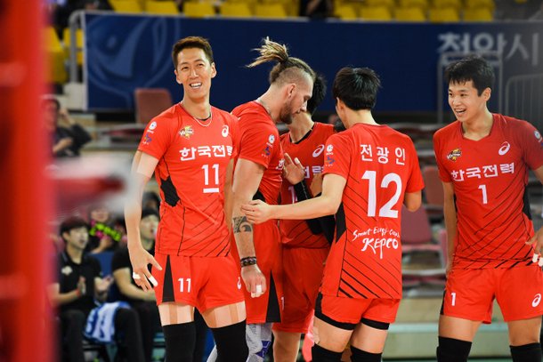 '펠리페 트리플크라운' 한국전력, KOVO컵 2연패 눈앞 : 네이트 스포츠