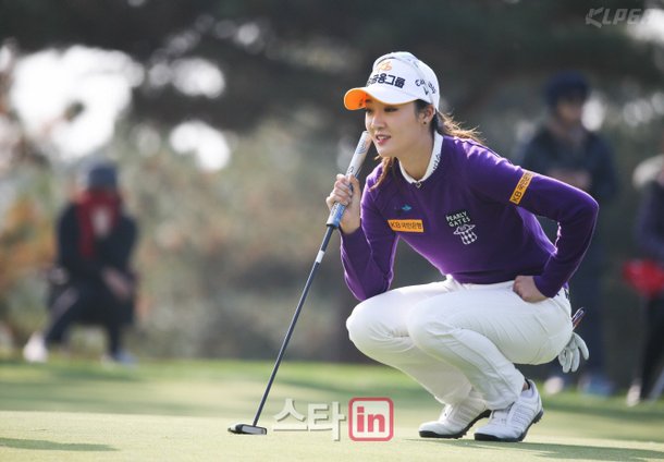 KLPGA 하이트진로 2R 일몰 중단…오지현 공동 선두 : 네이트 스포츠
