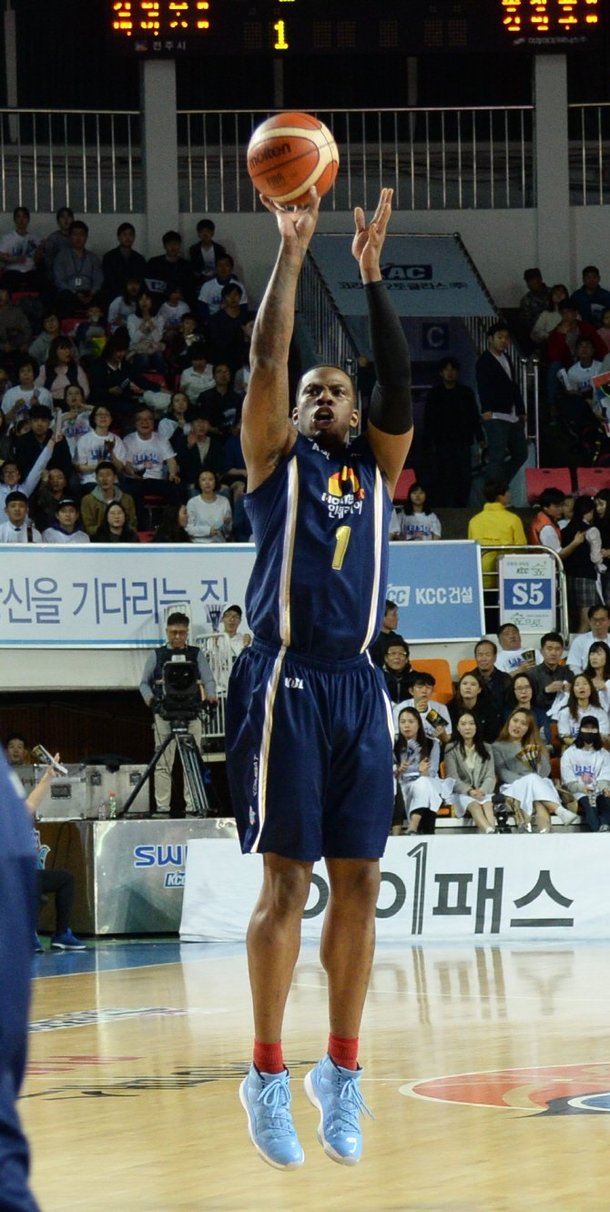 찰스 로드, 신장 재측정 199.2cm…다음 시즌도 KBL 뛴다 : 네이트 스포츠
