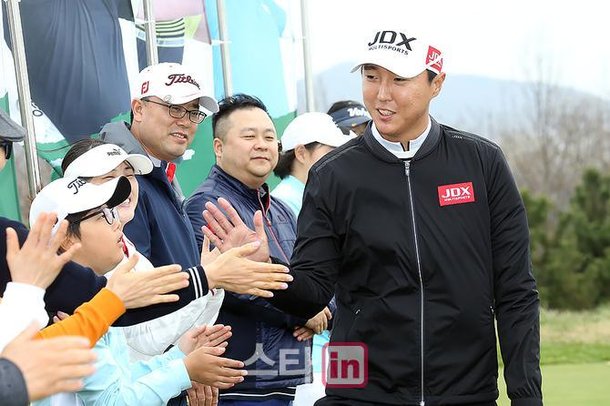 [포토] 변진재 '2018 다이나믹한 KPGA는 팬들과 함께해요' : 네이트 스포츠