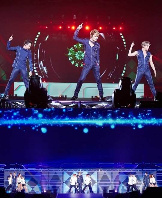 JYJ, 10만 일본 팬과 함께한 도쿄돔 공연 '장관' : 네이트 뉴스