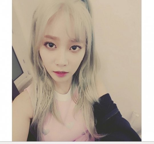AOA 크림 유나, 새 앨범 '질투나요 baby' 무표정 홍보 "사랑해주세용♡" : 네이트 뉴스