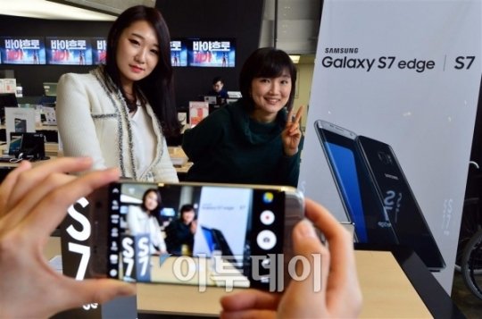 '신속 행보' 삼성·'신중한' LG…갤S7·G5 사전예약에 관심집중 : 네이트 뉴스