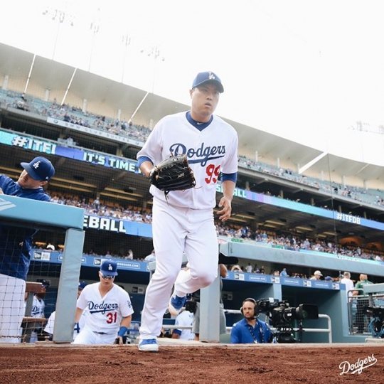 [MLB] 류현진, 7이닝 8K 무실점 완벽투 '포스트시즌 첫 안타'…PS 2승·애틀랜타 설욕까지 : 네이트 뉴스