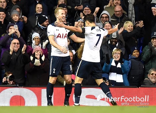 [런던 현장 리뷰] '손흥민 1G 1AS' 토트넘, 스완지에 5-0 대승…선두권 추격 : 네이트 뉴스
