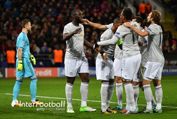 로이 킨, "맨유, UCL-EPL 우승 경쟁자로 돌아왔다" : 네이트 스포츠