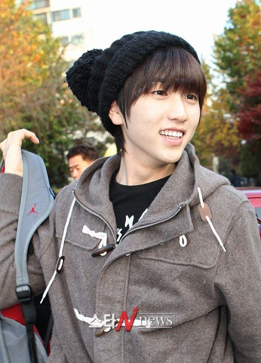 [포토] B1A4 산들 '긴장될텐데 밝은 모습~' : 네이트 뉴스