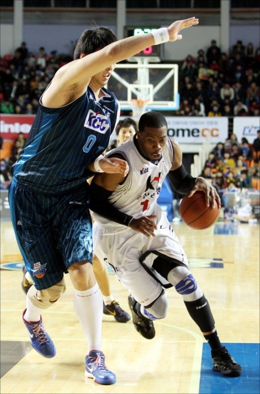 '로드 35점' KT, KCC에 89-80 승..KCC 3연패 : 네이트 스포츠