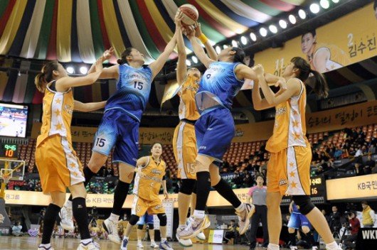 KB스타즈, KDB생명 꺾고 2연승 질주 ‘챔프전 -1승’ : 네이트 스포츠