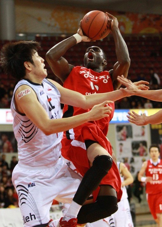 KGC, KT 꺾고 3위 전자랜드 맹추격…삼성은 3연승(종합) : 네이트 스포츠