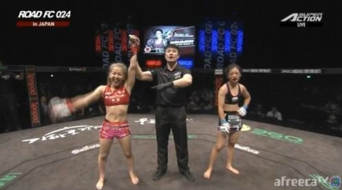 로드FC 이예지, 시나시 사코토와의 데뷔전에서 TKO패 '무한 가능성' 보여줘 : 네이트 스포츠