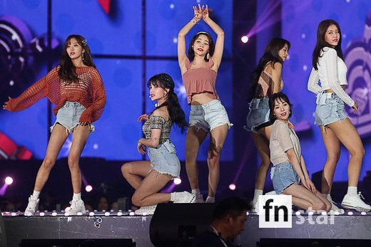 [포토] AOA, '폭염잊게 만드는 무대' : 네이트 뉴스