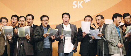 SK CEO들 위기극복 하모니 … 최태원 회장·김창근 부회장 등 : 네이트 뉴스