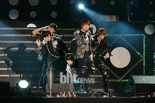 [bnt포토] 2PM '재범 없이 무대 오르니, 뭔가 허전한 느낌' : 네이트 연예