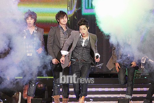 [bnt포토] SS501 김현중, 폭죽터져 '깜짝이야!" : 네이트 연예