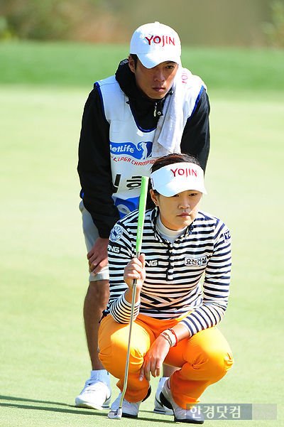 [포토] '메트라이프·한국경제 KLPGA 챔피언십' 심현화, '날카로운 눈빛으로 그린 살피며~' : 네이트 스포츠