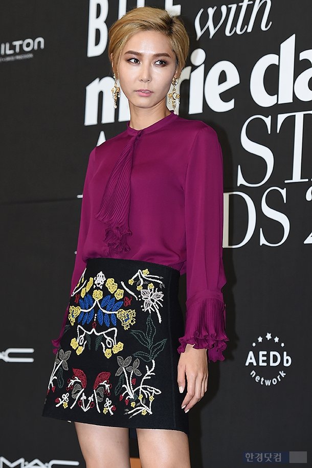 [포토] 김나영, '틸다 스윈튼 연상케 하는 파격적인 모습' (20th BIFF) : 네이트 연예