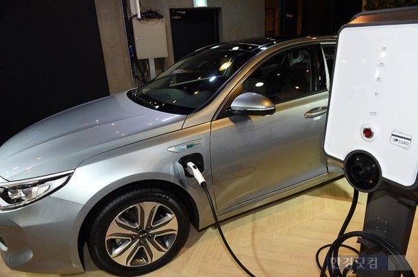 [포토] 기아자동차 '2017 K5 PHEV' 최대 44km를 전기모터로 주행 가능 : 네이트 뉴스