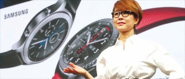 [IFA 2016] 삼성페이 심은 기어S3…'손목전쟁' 승기 잡는다 : 네이트 뉴스