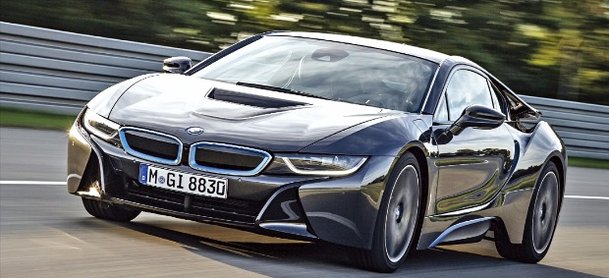 [오토 뉴스] 이재용·김수현이 고른 BMW i8…세계 첫 PHEV 스포츠카의 위엄 : 네이트 뉴스