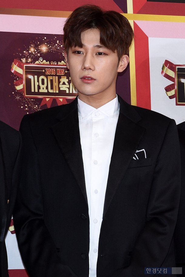 [HEI포토] 인피니트 성규, '점점 잘생겨져~'(2016 KBS 가요대축제) : 네이트 연예