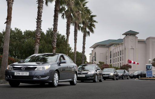 뉴SM5, 가격ㆍ성능 모두 YF쏘나타와 경합 : 네이트 뉴스