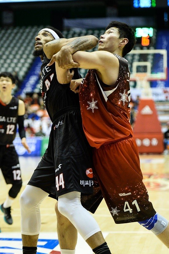 차포 뗀 KGC, '그래도 강했다'…kt전 6연승 휘파람 : 네이트 스포츠