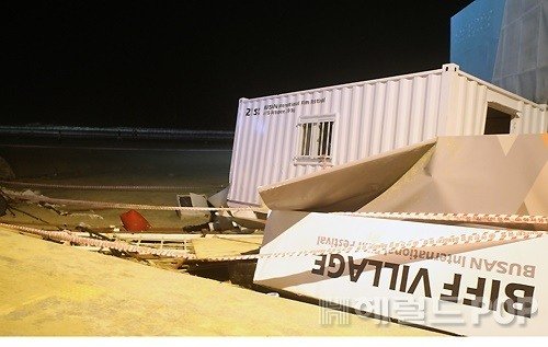 [POP이슈]'불참 칼바람' BIFF, tvN10어워즈로 향한 ★들 : 네이트 연예