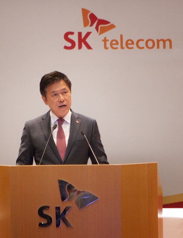 박정호 SKT 사장 "ADT캡스 인수 잘 될 것…중간지주사 전환 고민" : 네이트 뉴스