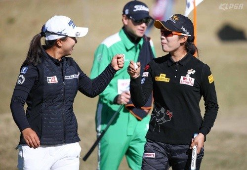 [챔피언스트로피 1R] KLPGA, 해외파에 4승2패로 앞서 : 네이트 뉴스