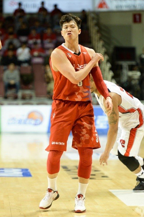 [프로농구] '사이먼-이정현 55점' KGC, 4강 PO 먼저 웃었다 : 네이트 뉴스