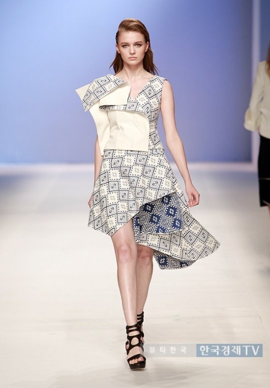 [BH포토]유혜진 2016 SS 컬렉션 'On a journey' : 네이트 뉴스