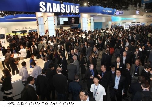 [MWC 포토]'갤럭시노트10.1'에 몰린 세계인의 관심 : 네이트 뉴스