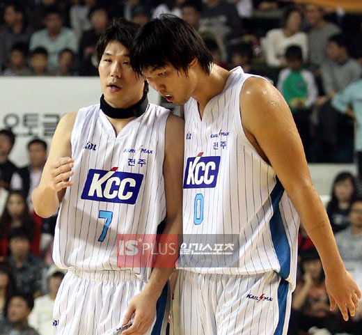 ‘장신군단’ KCC가 유독 작아 보이는 이유 : 네이트 스포츠