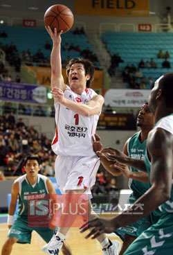 삼성, KCC 꺾고 5연승…KCC 7연패 수렁 : 네이트 스포츠