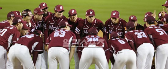 영웅들, KBO 33년 패러다임 바꿀 '버건디 혁명' 꿈꾼다 : 네이트 스포츠