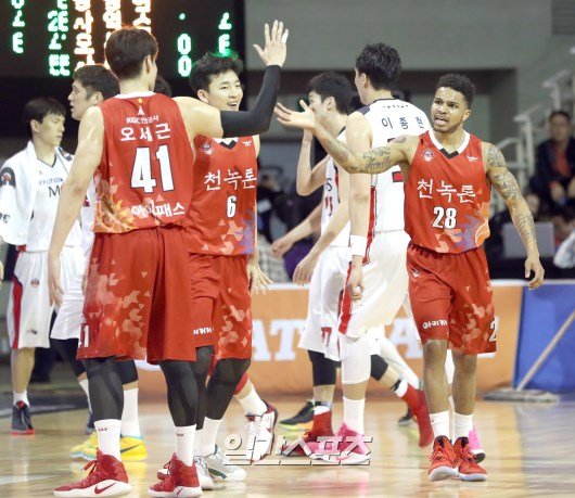 안양 KGC, 사이먼 앞세워 4강 PO 1차전 먼저 가져갔다 : 네이트 스포츠