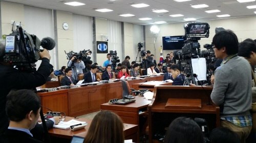 700MHz 주파수 주인은?…통신-방송 끝모를 전쟁 : 네이트 뉴스