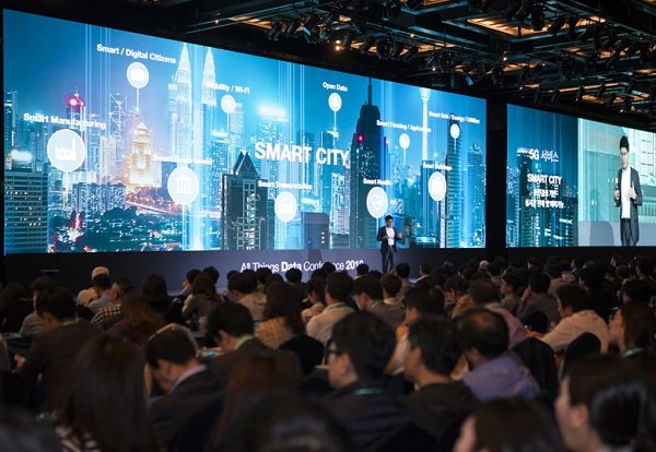 뉴ICT 시대의 SKT, 5G AI IoT로 '초연결' 맺는다 : 네이트 뉴스