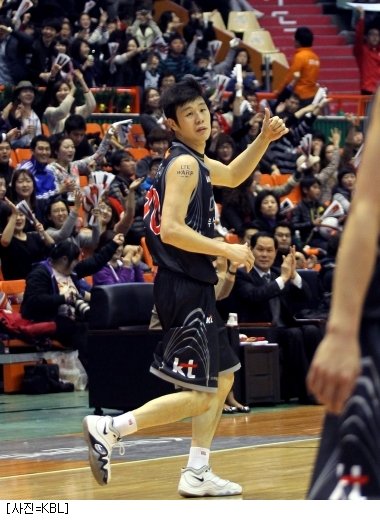 [4강PO]KT '추격의 1승', KGC와 승부는 4차전으로 : 네이트 스포츠