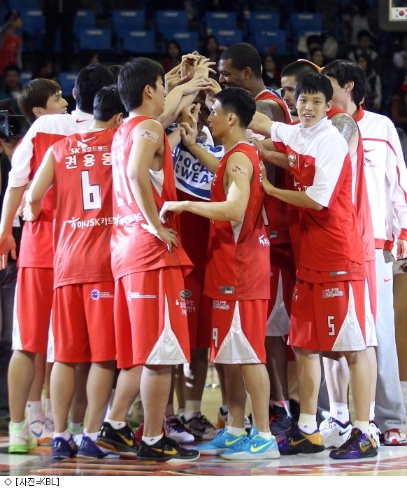 '박상오 24점' SK, KGC 꺾고 5연승 질주 : 네이트 스포츠