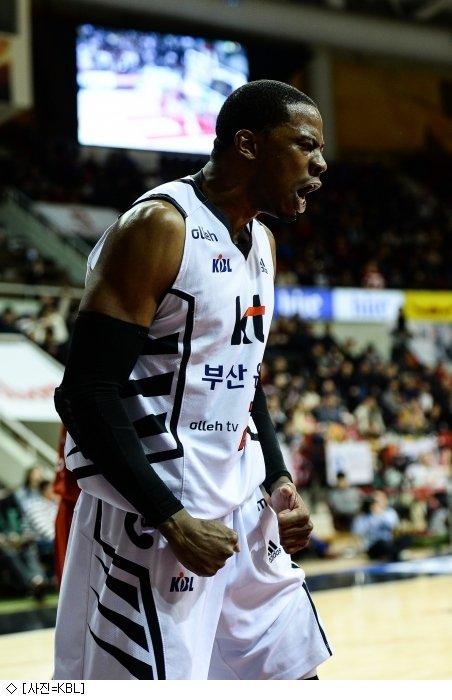 '로드 17점' KT, KGC 꺾고 단독 6위 : 네이트 스포츠