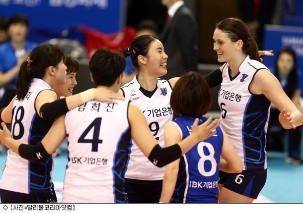 '김희진·맥마흔 45점 합작' IBK기업은행, 6연승 신바람 : 네이트 스포츠