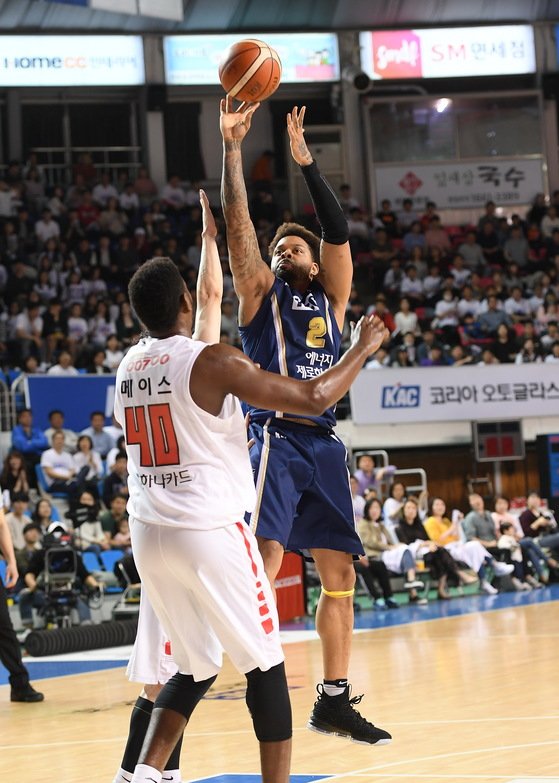 '에밋 32점-하승진 17R' 프로농구 KCC, SK 꺾고 기사회생 : 네이트 스포츠