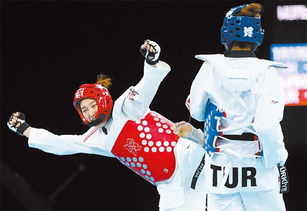 황경선, 태권도 올림픽 2연속 금메달 : 네이트 스포츠