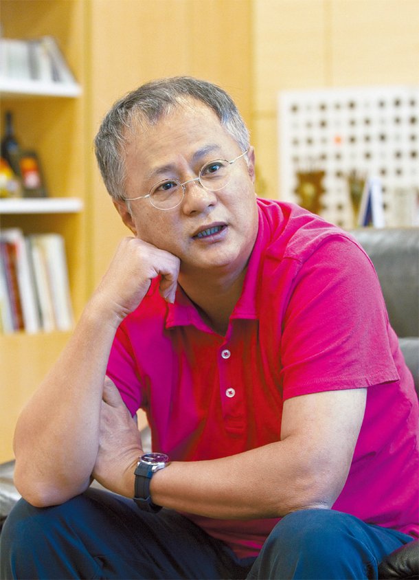 "찬밥 신세 된 은퇴남 역할…저도 그런 친구들 있어요" : 네이트 뉴스