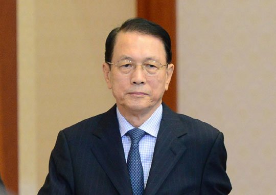 [Editorial] A Reshuffle of Cheong Wa Dae While Retaining Kim Ki-choon ...